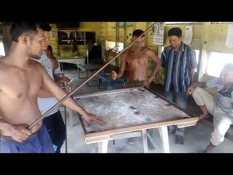 Permainan tosot yg lucu, yg kalah harus buka baju.