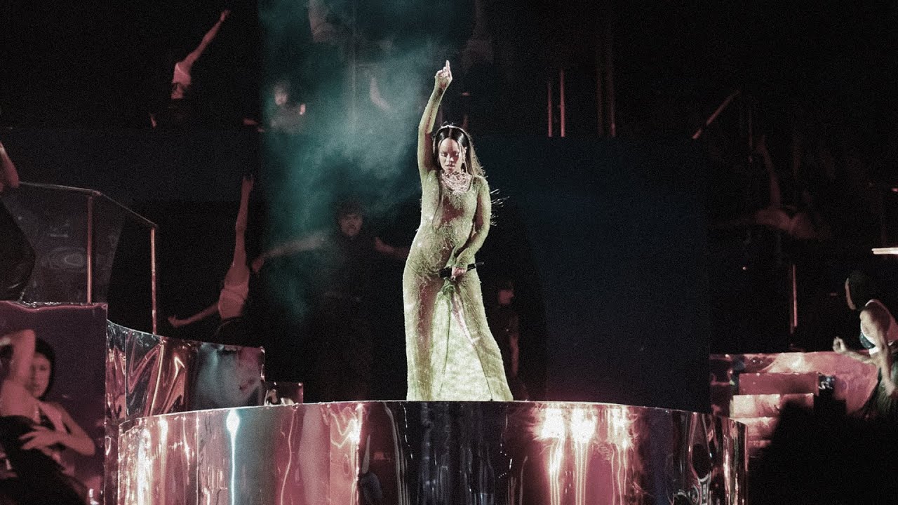 Rihanna - Pour It Up / Pose (Ambani Pre Wedding & Superbowl LVII Studio ...