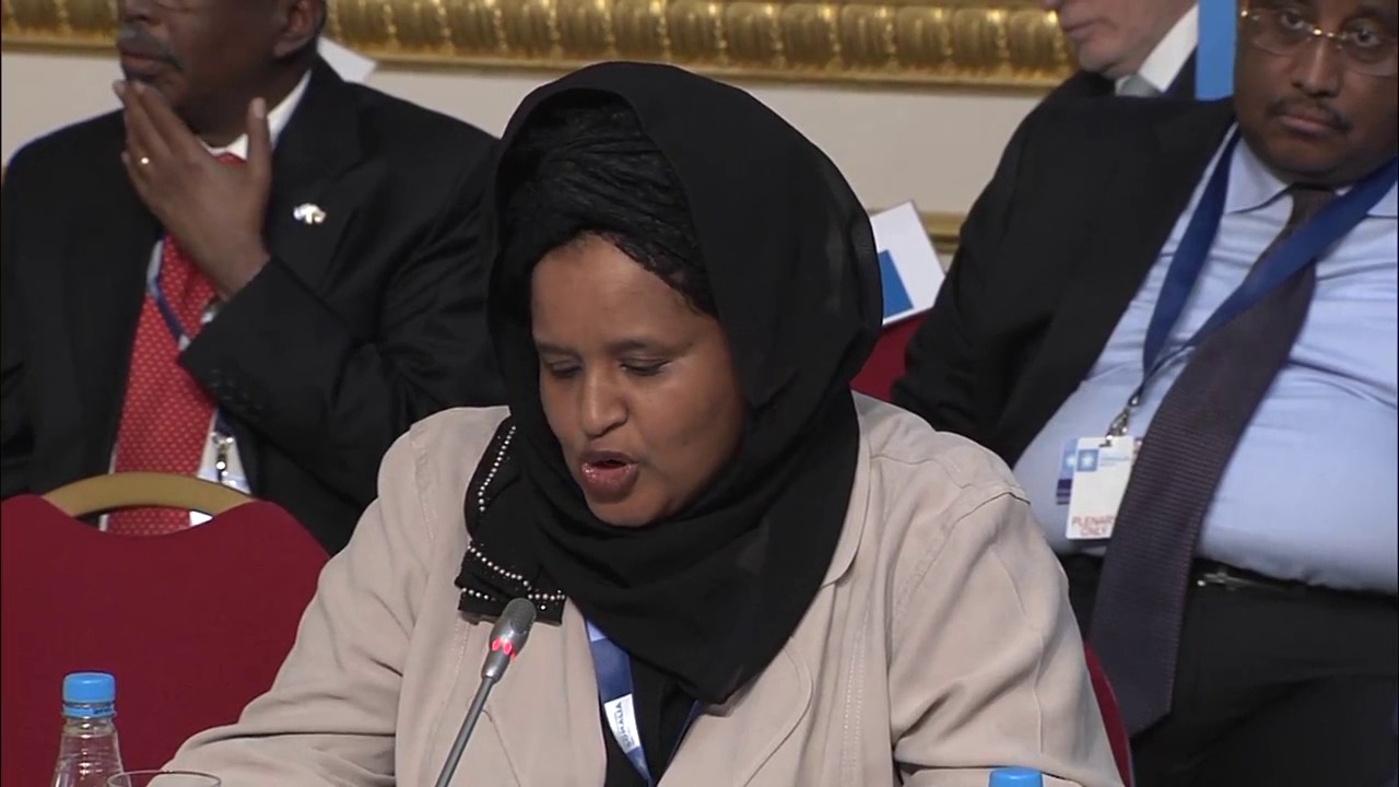 Khadra Axmed Ducaale Wasiirka Ganacsiga iyo Warshadaha oo naga bareejeysay Theresa May iyo ...