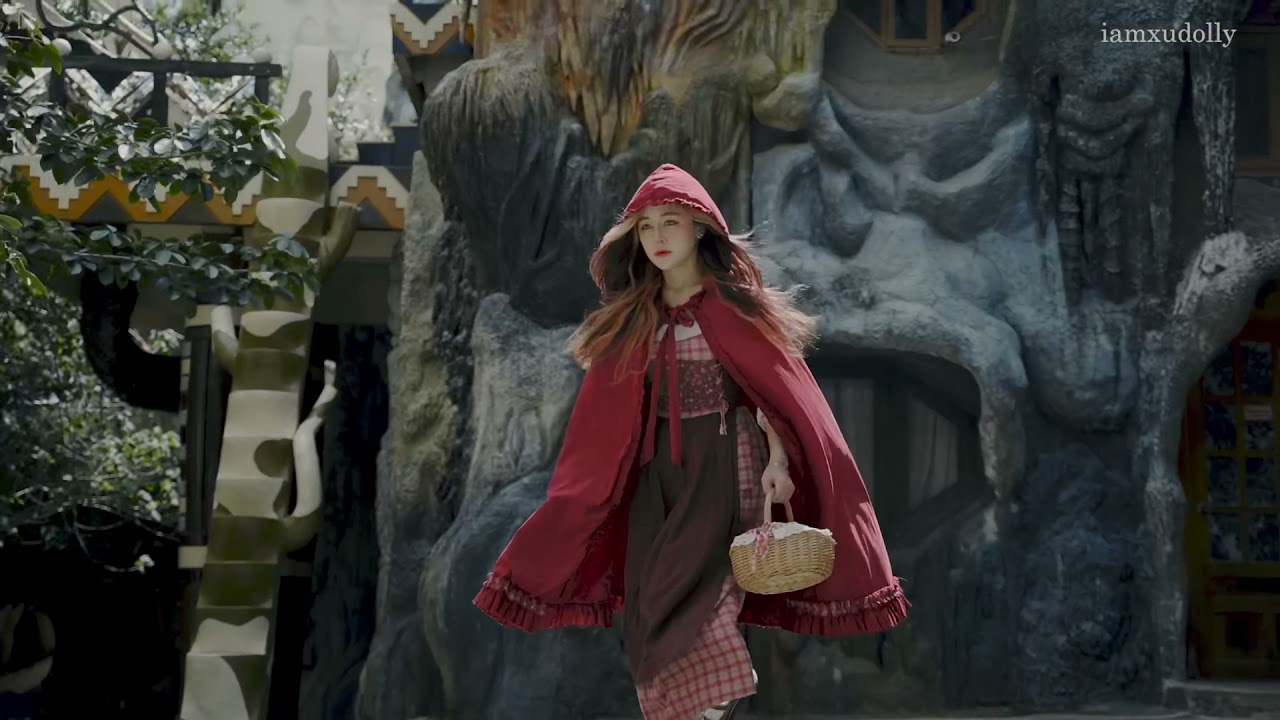 Halloween time - Xù Dolly - Bad Things - YouTube