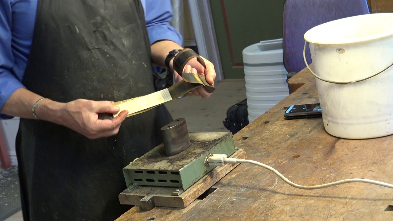 Violinmaker Peter Westerlund Part 11 Forming the c bout ribs - YouTube