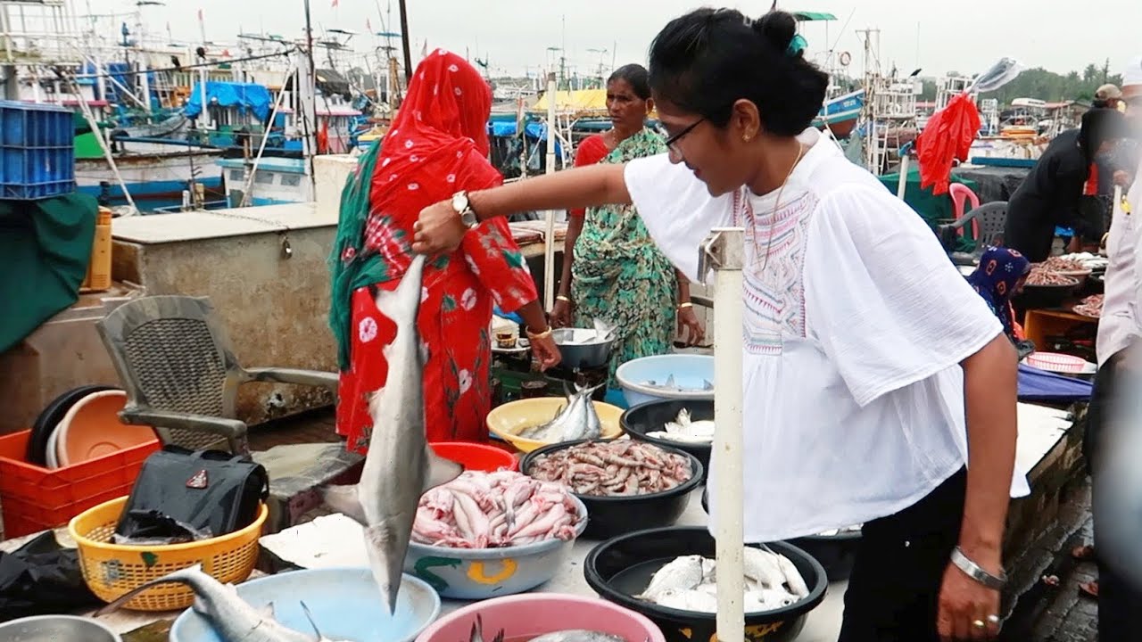 BEST FISH MARKET IN RATNAGIRI - KONKAN 🐠 | TYPICAL INDIAN GIRL - YouTube