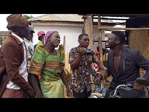 taata kimbowa awasiza maama jona🤣🤣🤣 taata jona embaga aji...... - YouTube
