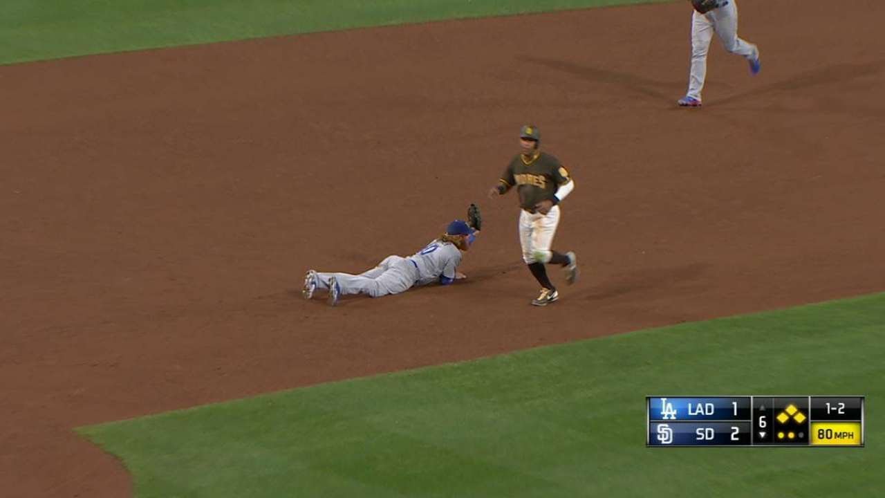 LAD@SD: Turner makes diving catch to escape a jam - YouTube