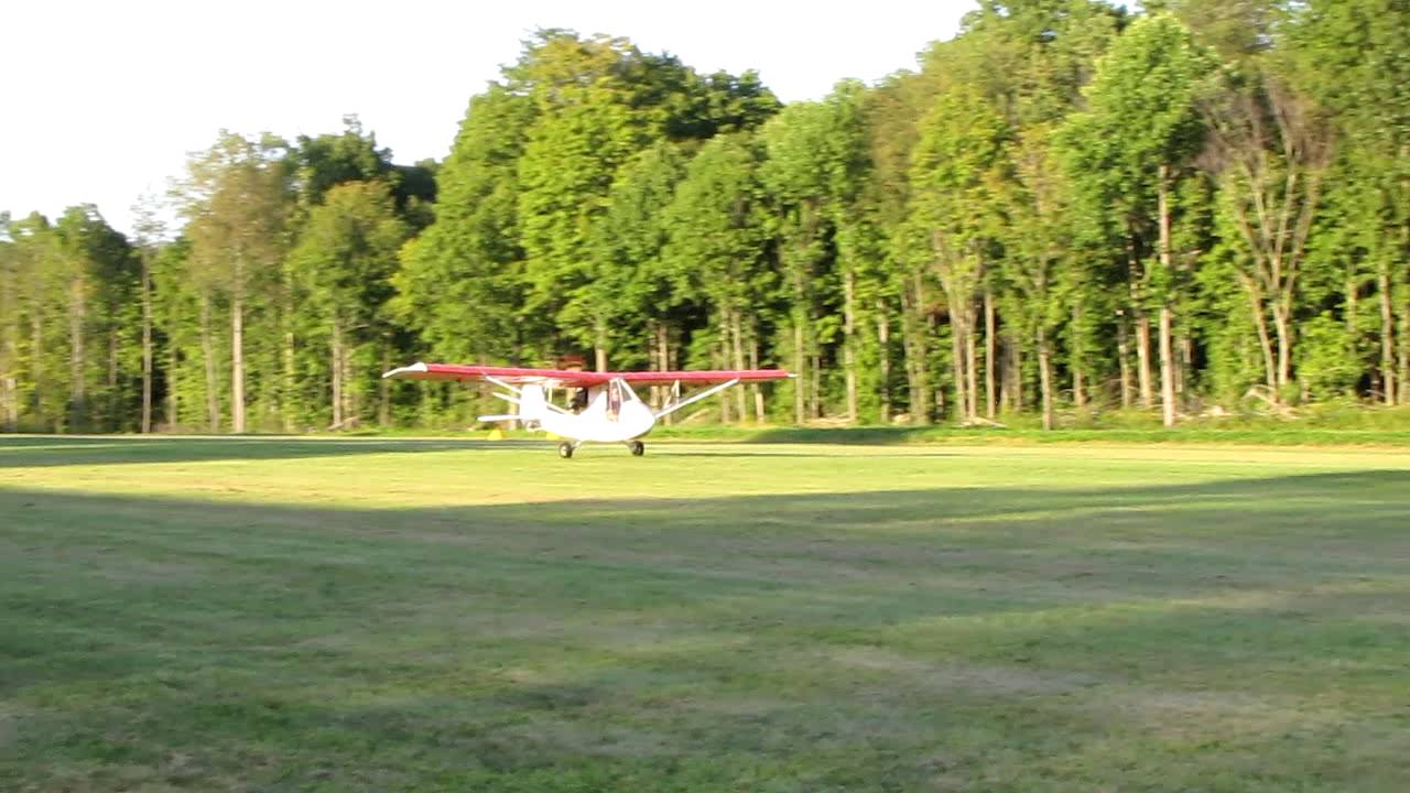 Ultralight practicing touch-n-go's with a Radial Starduster Too taxiing ...