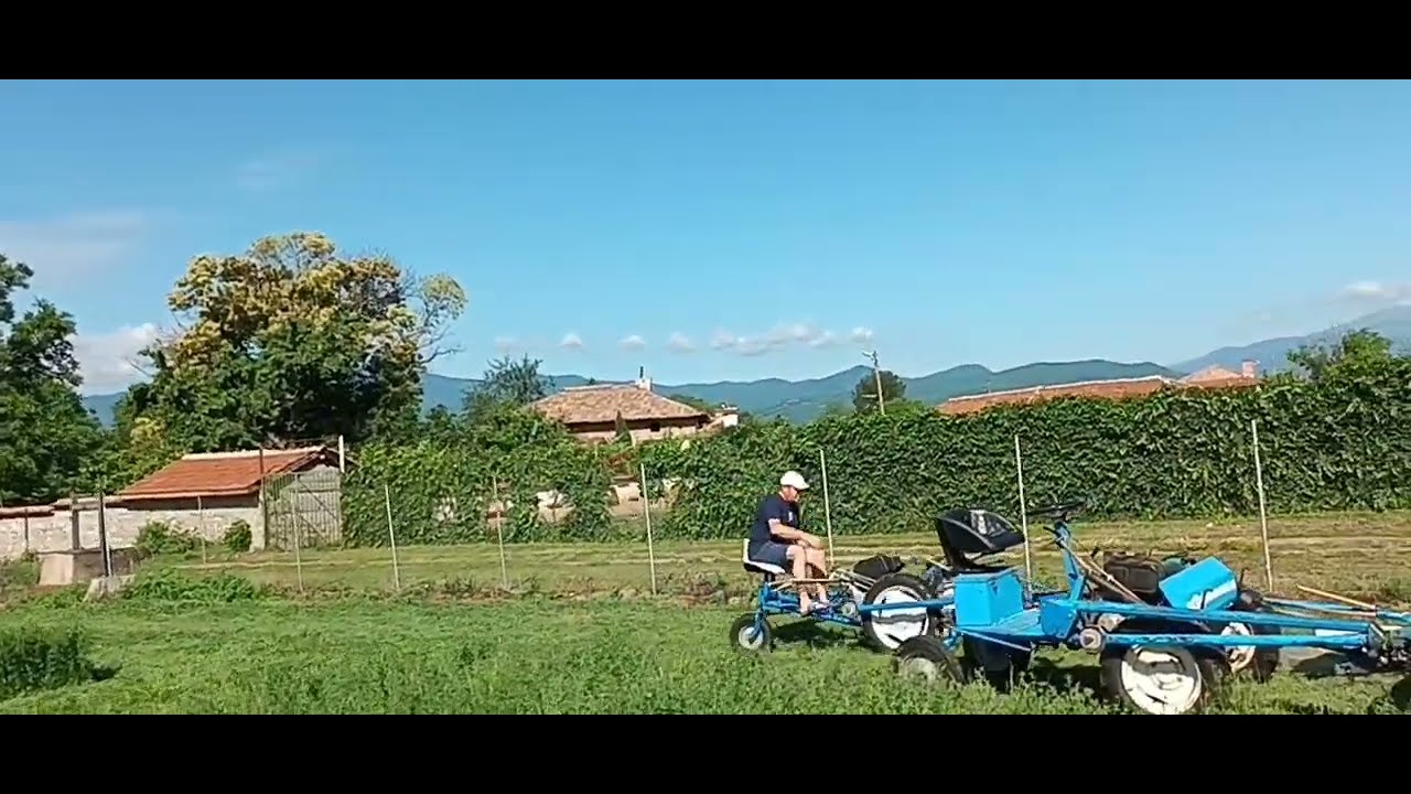 Косене на люцерна с две сенокосачки БЧС 303 и BCS 622 - YouTube