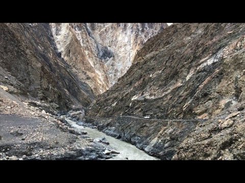 Daring death on the remote roads of Pakistan's north - YouTube