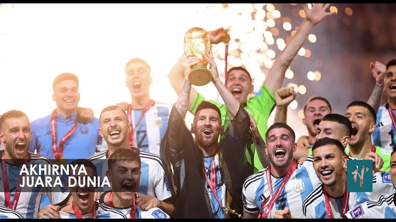 Momen Bersejarah Messi Angkat Trofi Juara Piala Dunia 2022 - YouTube