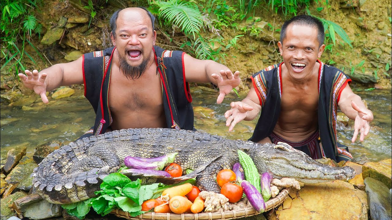 Dwarf Food Full Video: Dwarf Tribe Cooking Whole Crocodile - Braised ...