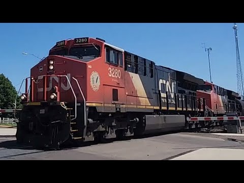 CN 3280 in Ladysmith wi 5/27/23 - YouTube