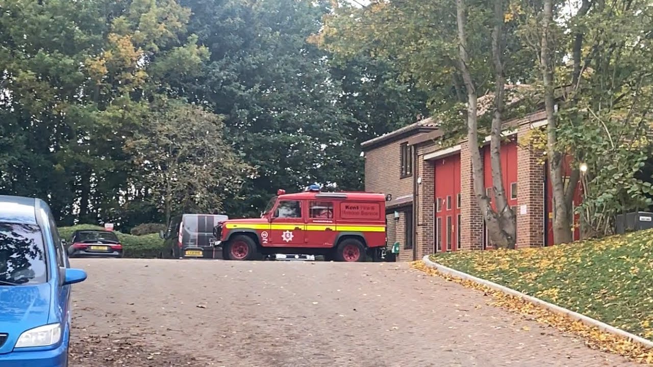 Kent Fire & Rescue Service Animal Rescue Land Rover reversing into the ...