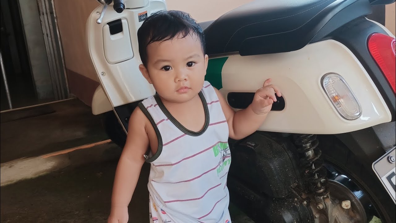 Dylan Dance the wheels on the bus 😆🚌 - YouTube