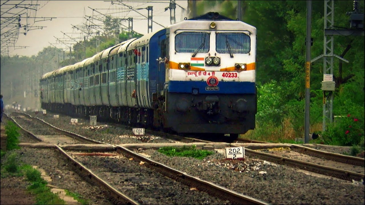 Roaring WDP-4D's Through Manjari Budruk !! - YouTube