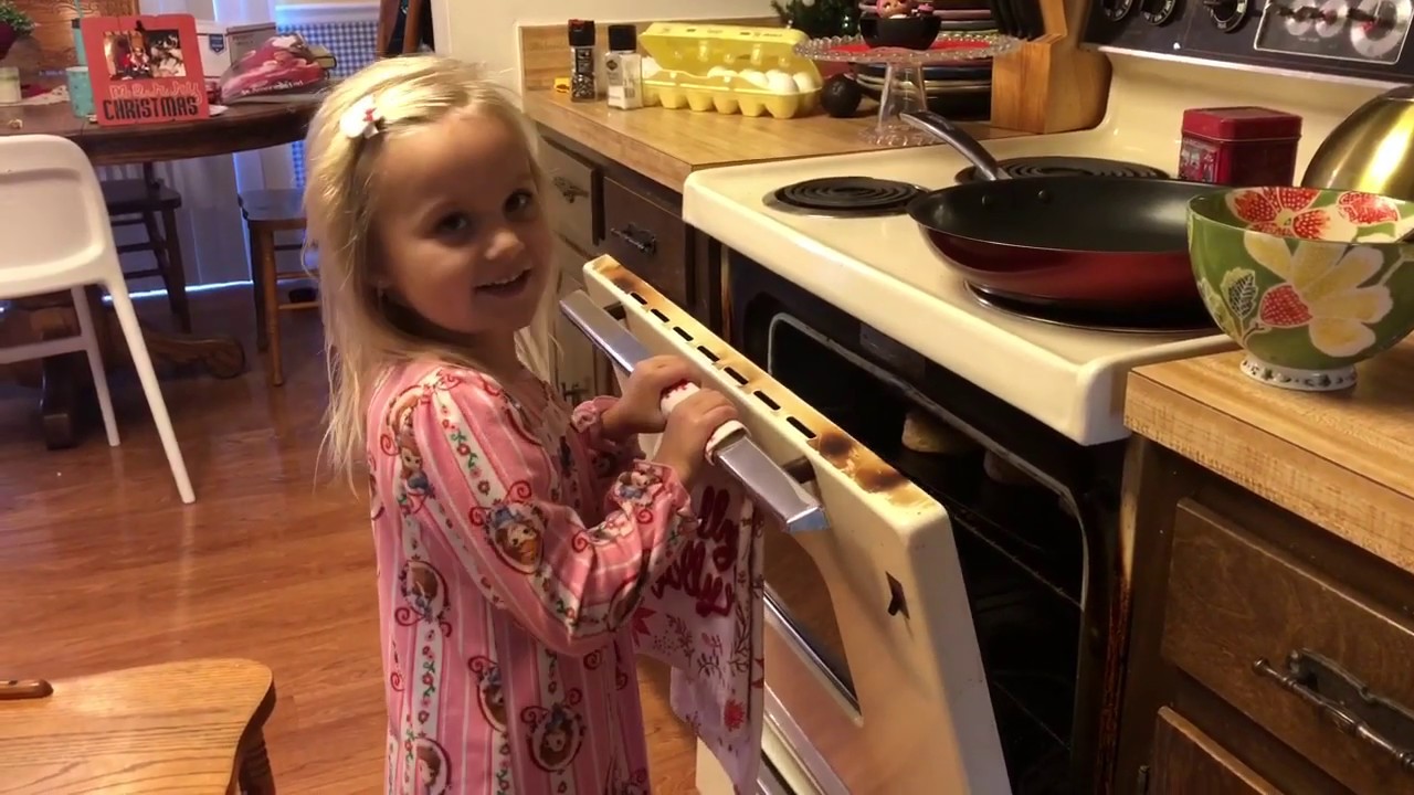 Cooking With Charli - Eggs, Bacon, and Biscuits - YouTube