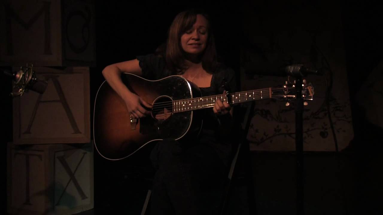 Lisa Cerbone "Mia Noelle" - YouTube