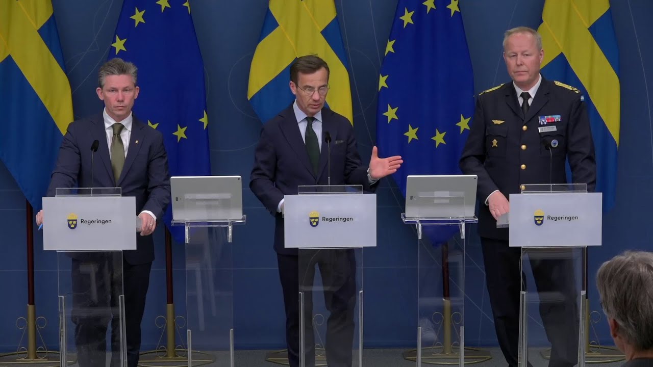 Statsministern och försvarsministern bjuder in till pressträff - YouTube