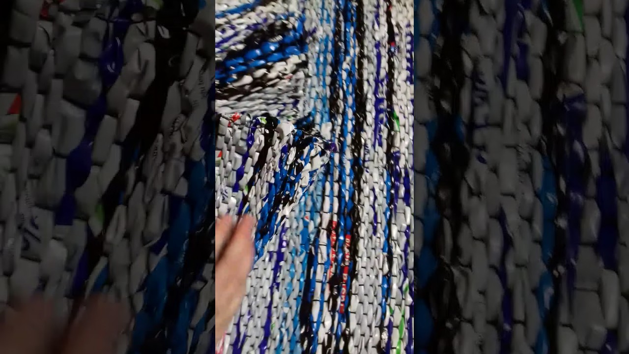 Handwoven rag rug from plastic - YouTube