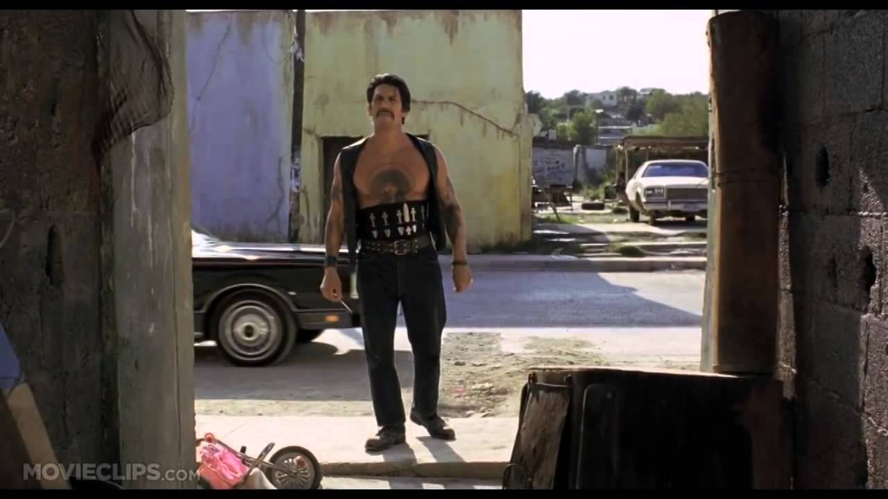 Сцена с метанием ножа фильм Отчаянный (Desperado 1995) - YouTube