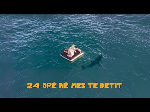 Kalojmë natën mbi një dyshek në mes të detit | ANDALE VLOGS