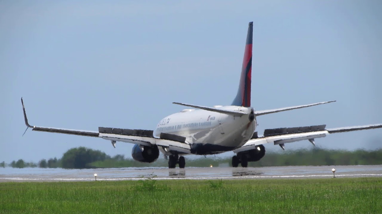 Delta Airlines (B739) aterrizando en SDQ desde ATL (28-09-2019) - YouTube