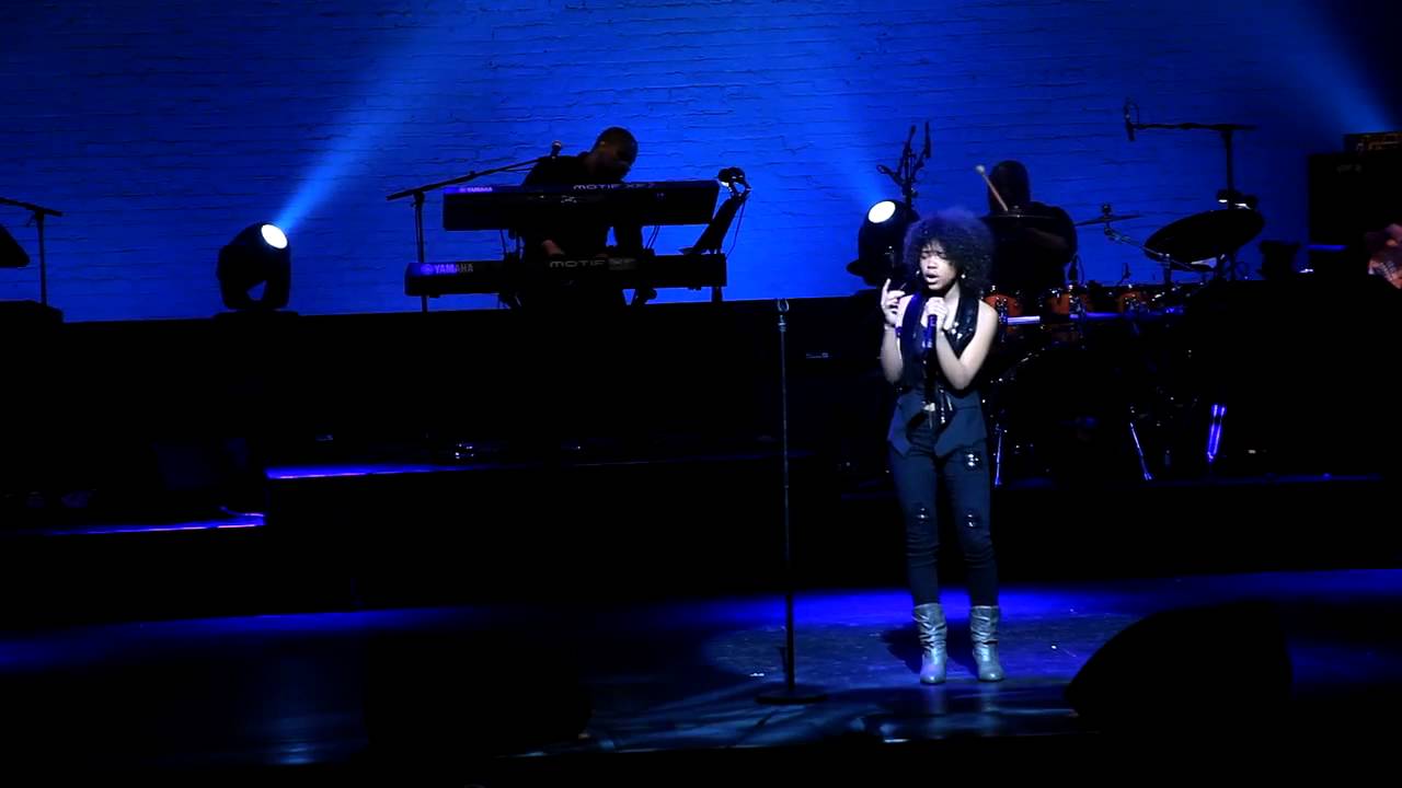 Zillionaire Zoo's artist Perri Jones performs at Amateur Night at The ...