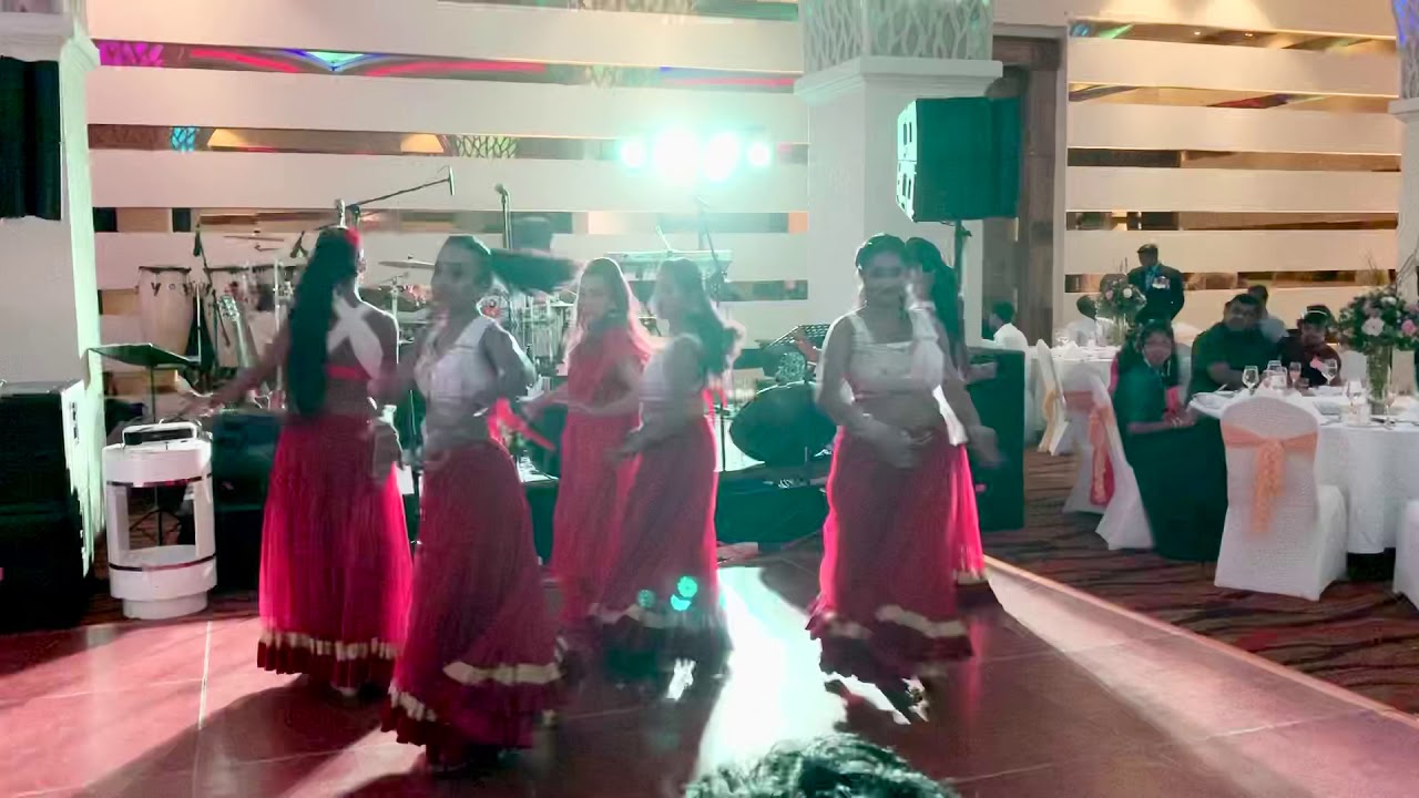 Muwa Muktha Latha (මුව මුක්තා ලතා) - Surprise Dance - YouTube