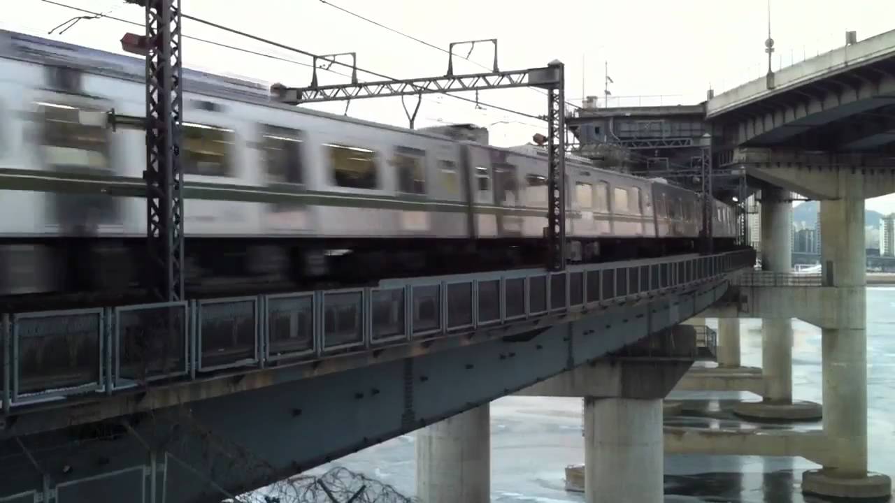 Seoul Subway Line No7/7호선 청담대교 - YouTube