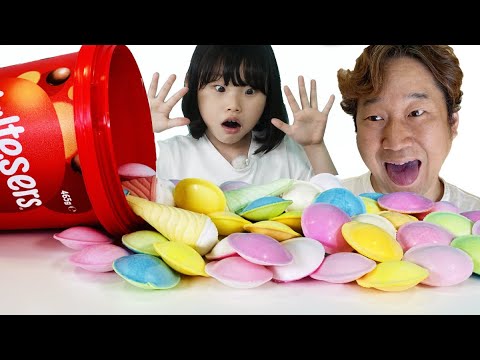 Amazing maltesers 라임의 신기한 몰티져스 통 Mukbang | LimeTube - YouTube