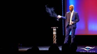 Galazauberer & Moderator Luke Dimon