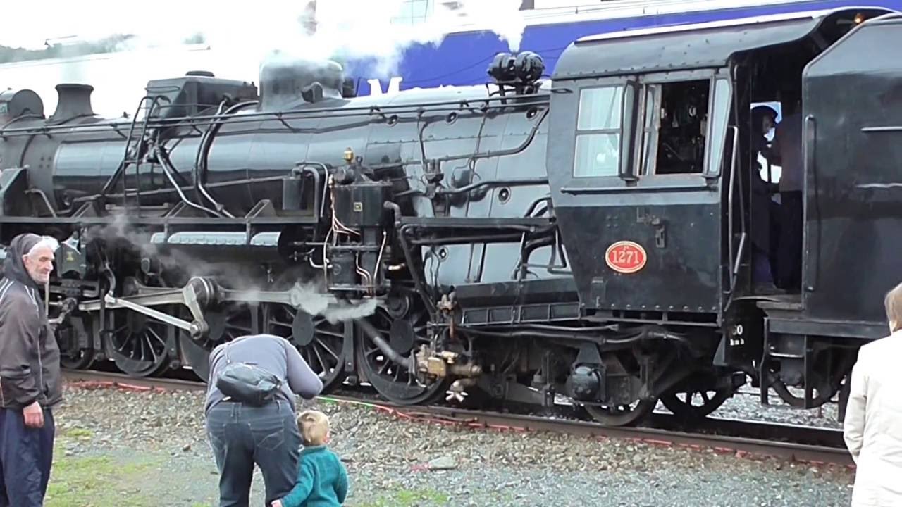 Loco JA 1271 Arrives in Upper Hutt - YouTube