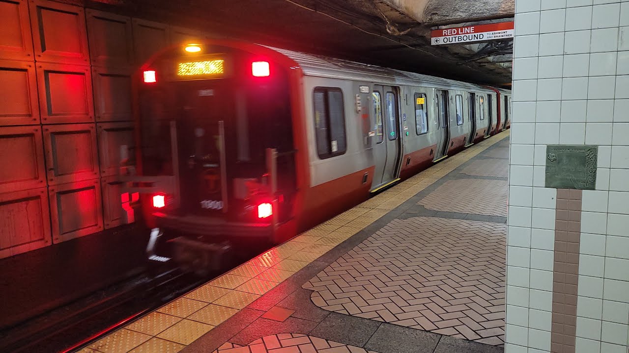 My first experience on the MBTA’s new red line cars - YouTube