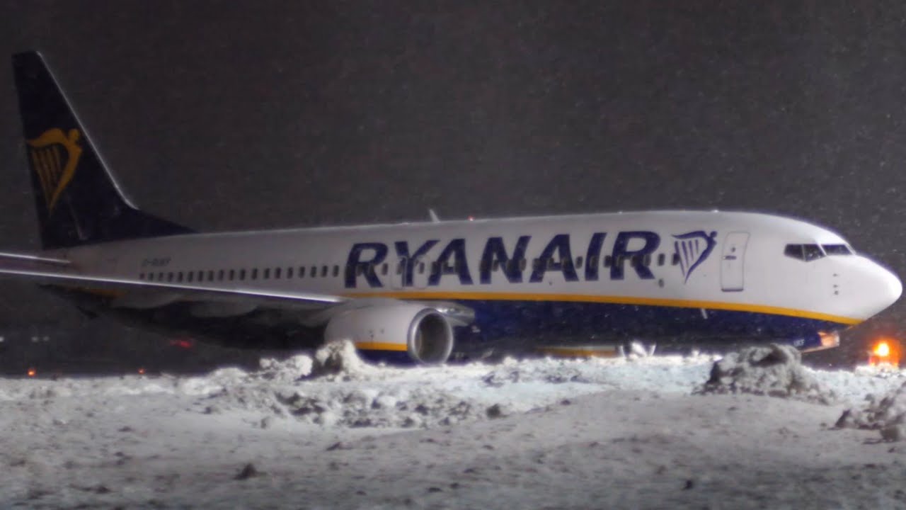 Boeing 737-800 (8AS) G-RUKF Ryanair UK 2021.12.17. Lviv(LWO) - YouTube