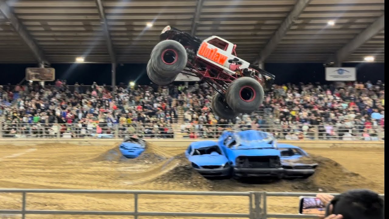 Monster truck wars Outlaw freestyle Mercedes, Tx 2024 - YouTube