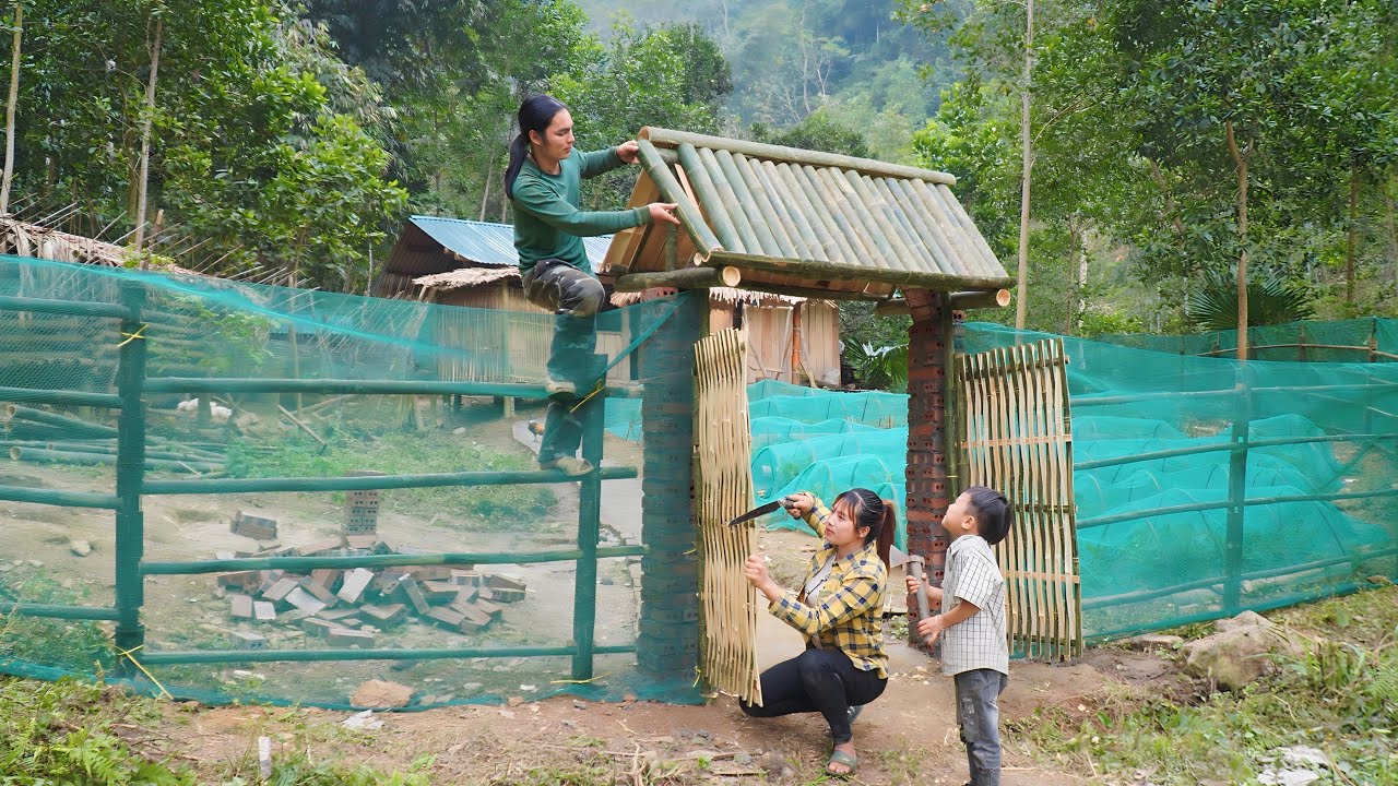 Making bamboo gates and fences for my farm, survival alone - YouTube