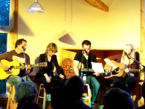 Breagh MacKinnon & Gordie Sampson - Harbourtown - YouTube