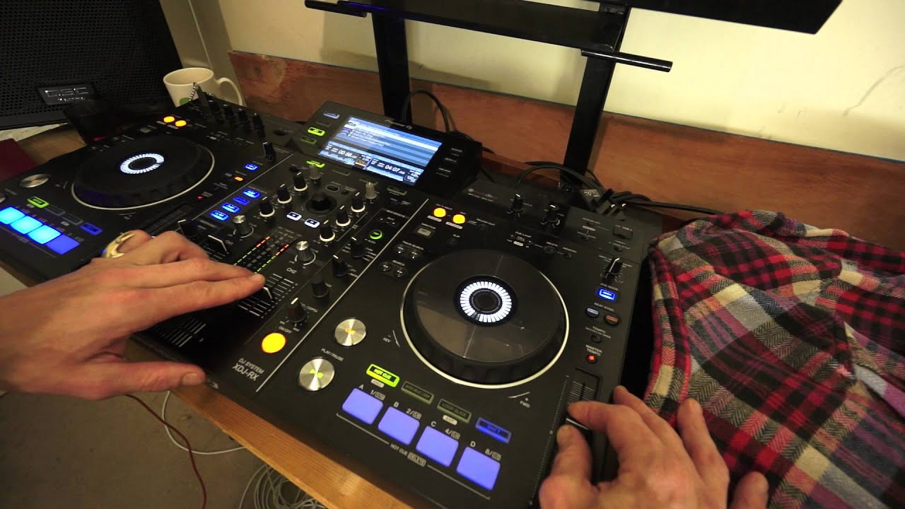 BEGINNER DJ LESSON ON BEST TIME TO INCREASE THE SPEED OF A TUNE IN A ...