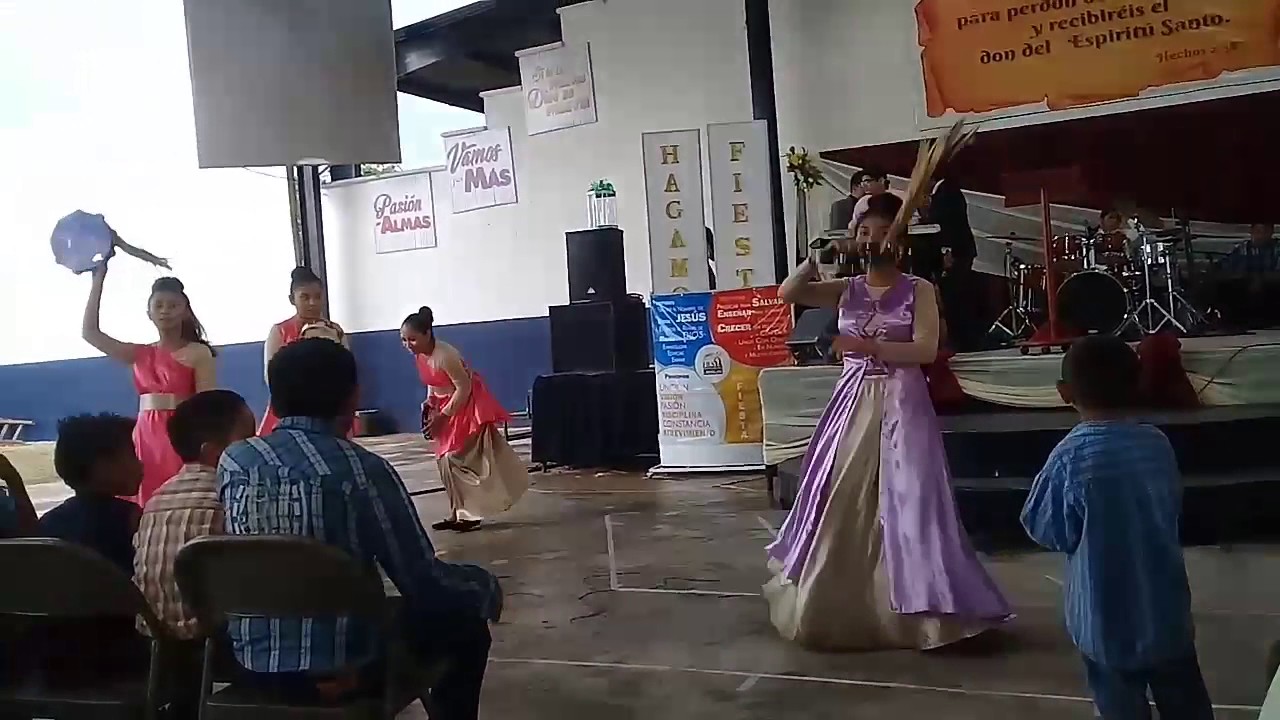 DANZA CRISTIANA CON PANDERO//Maria tomo el pandero. - YouTube