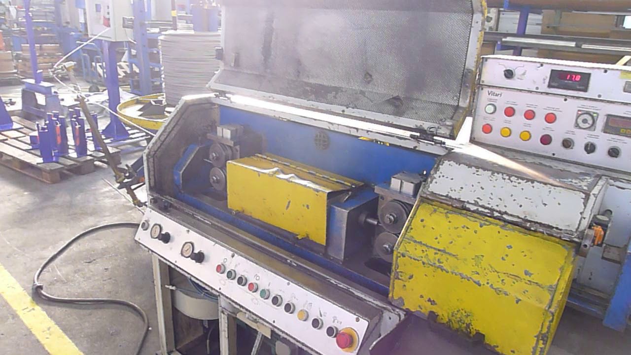 Vitari NR 220 - YouTube