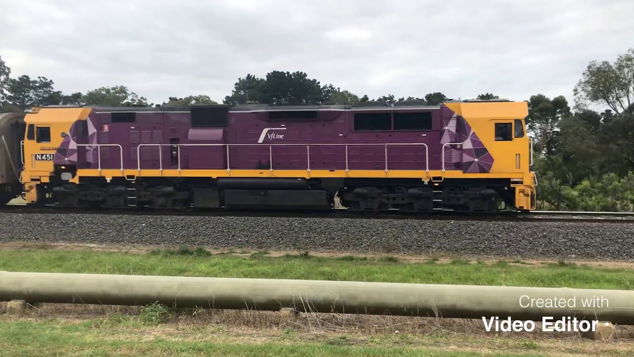 Some V/Line n class/train horns - YouTube