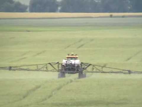 CHALLENGER Spra Coupe 4655 Big foot HUNGARY spray CAT - YouTube