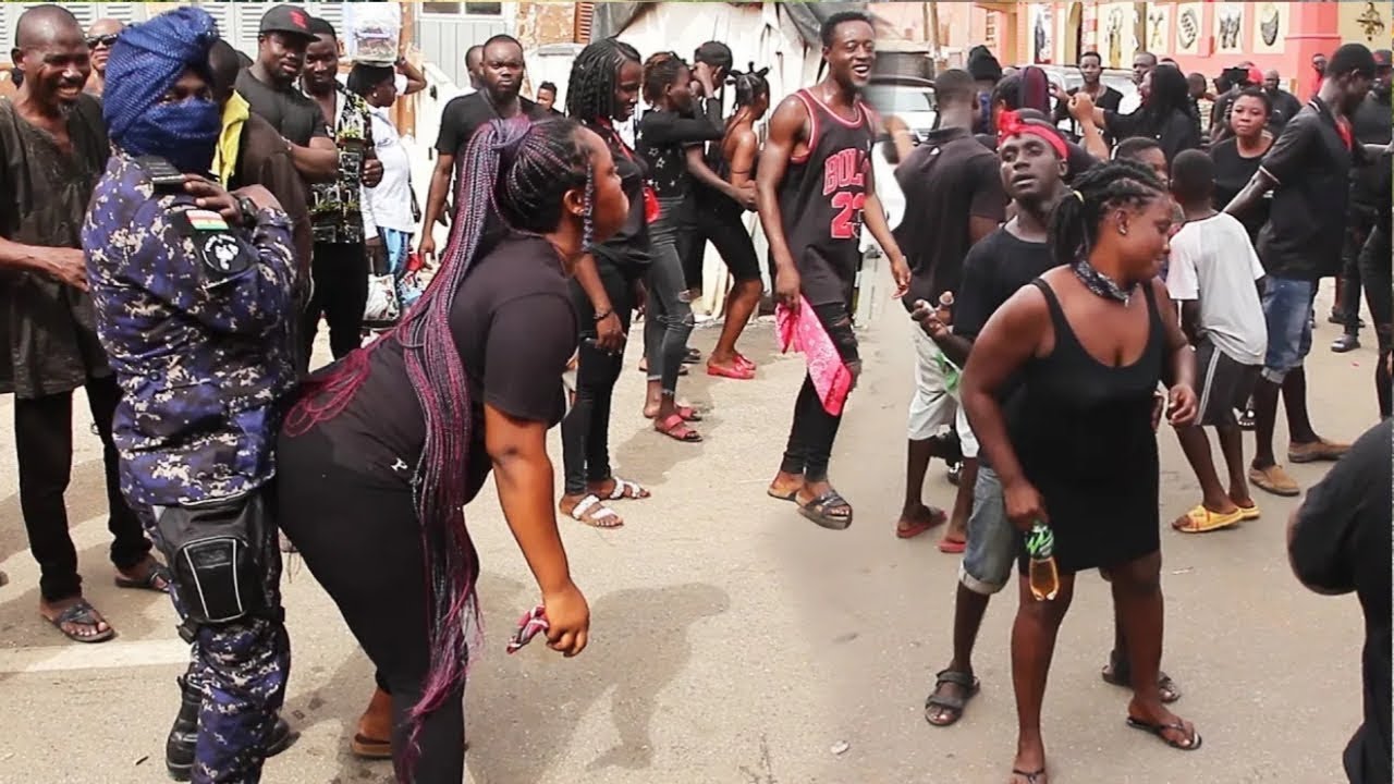 Ghana immigration service Band doing Nana Amakye Dede's Sansankroma ...