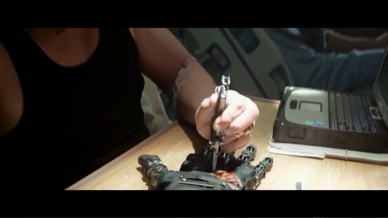 LEATHERMAN IN MOVIES - Logan (2017) : Skeletool ! - YouTube