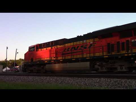 BNSF 7271 East in Coal City, IL 7/28/20 - YouTube