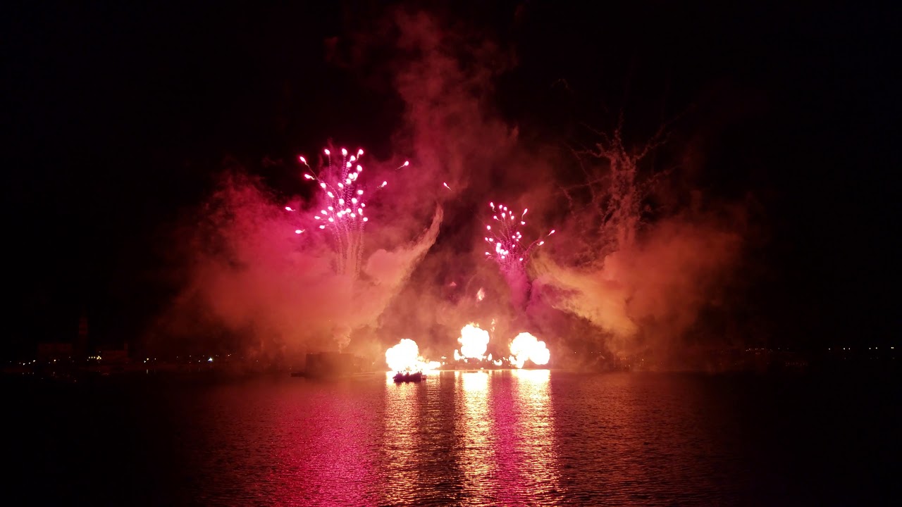 IllumiNations: Reflections of Earth - Opening Sequence - YouTube