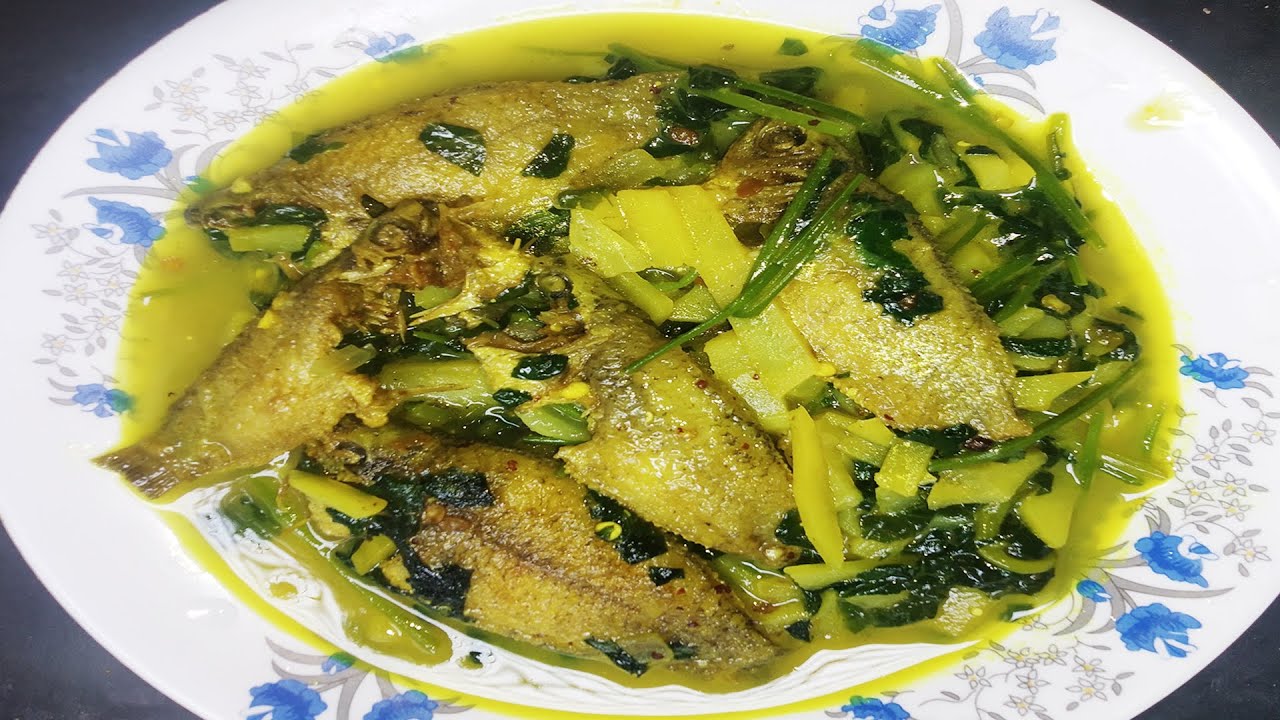ভাতের খিদে বেড়ে যাবে,তেলাকুচা শাক দিয়ে খোলসে মাছের এই রেসিপি দেখার পর ...
