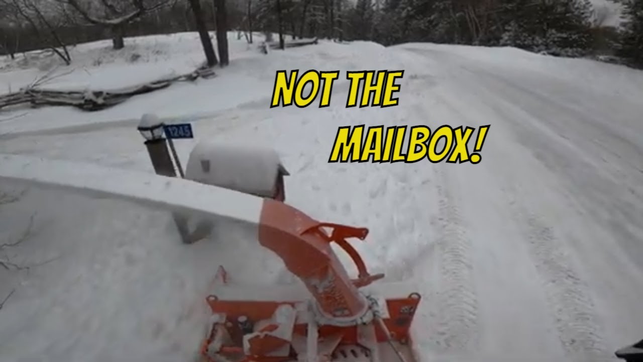 Little Kubota Tractor Tackles Heavy Snow - YouTube