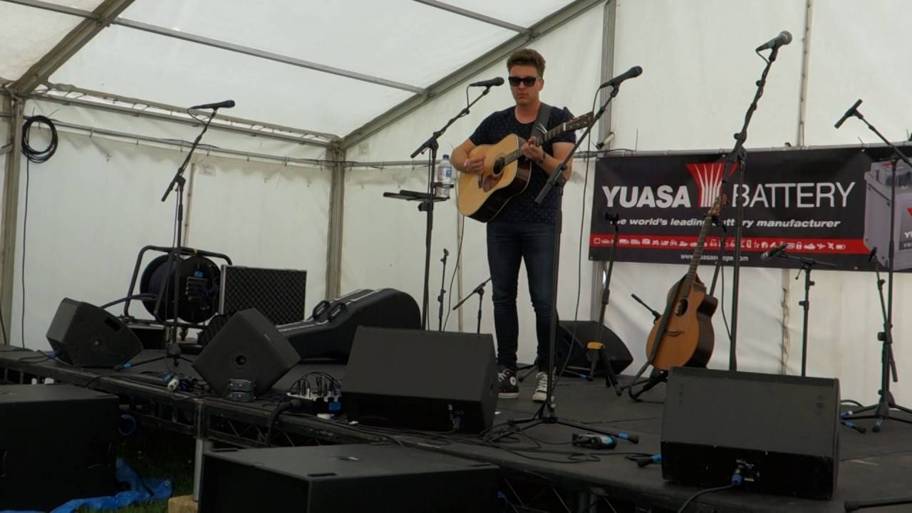 Tom Ryder strings attached (Live) Lechlade Music Festival May 2016 ...