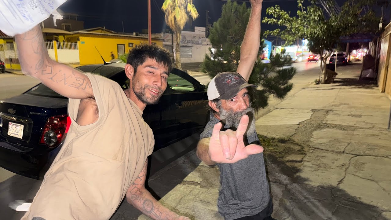 Llegó el chico percebe y sirenoman - YouTube