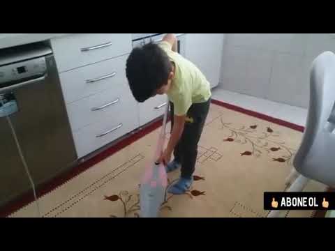 Hüseyin Abbas Teyzesinin elektrikli süpürgesiyle evi süpürmüş. Fun Kids Video