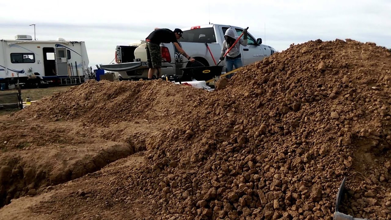 septicpouring the pad for the septic tank - YouTube